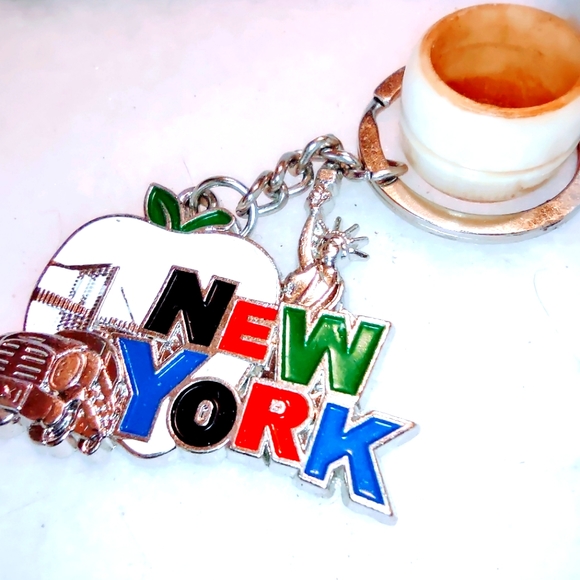 Vintage | Accessories | Vintage New York Keychain And Size 4 Ring ...